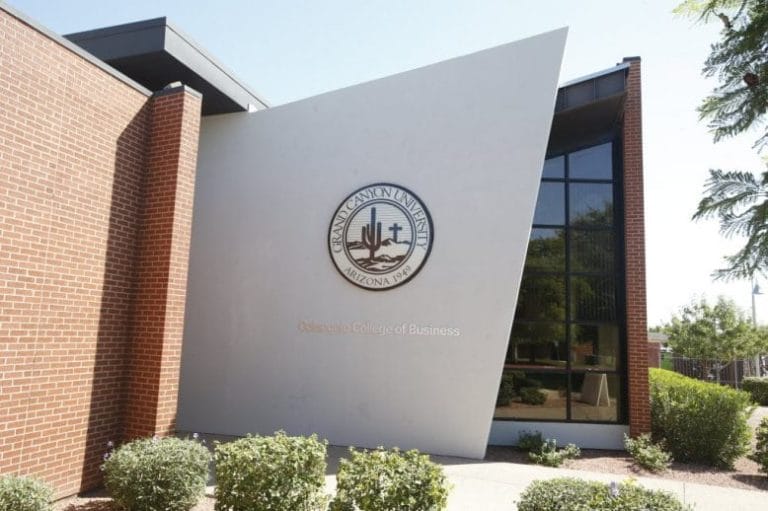 The Best Forensic Science Colleges - Successful Student